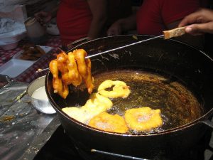 Picarones: descubre la historia de este dulce - Viajar por Perú